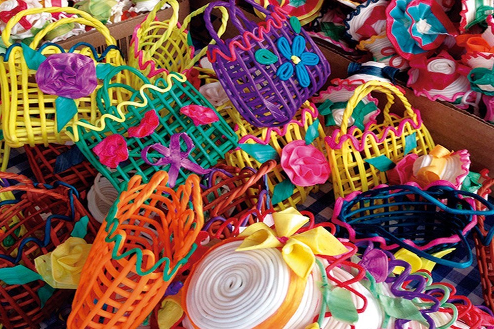 Compra artesanías locales | Talpa de Allende